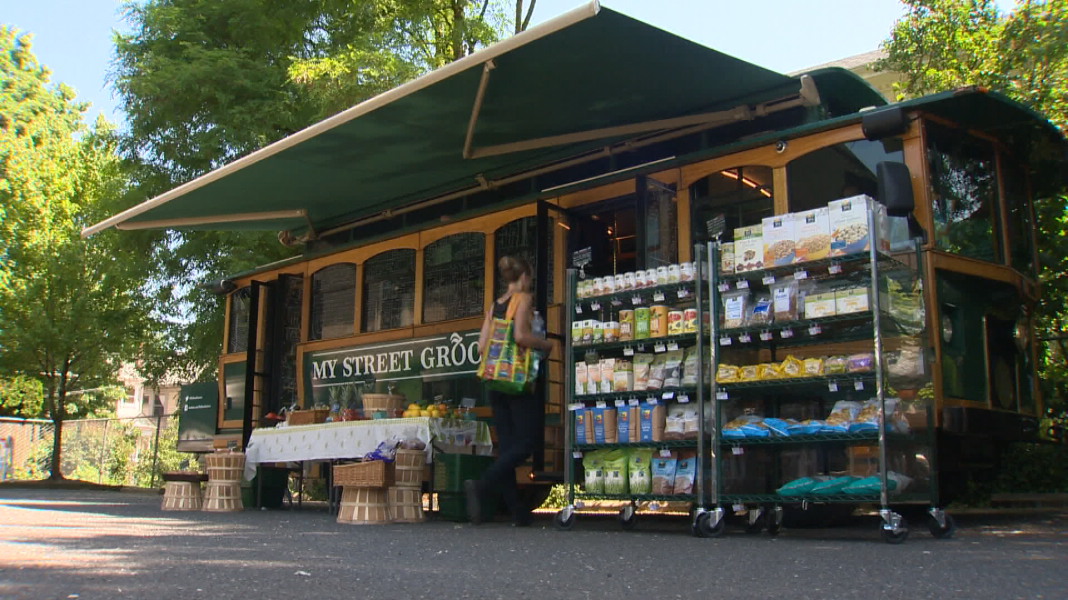 Grocery trolley serves Portland neighborhoods | kgw.com