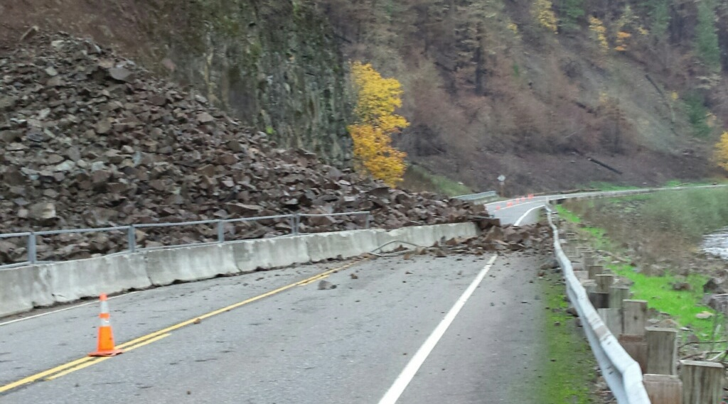Landslide covers Highway 224 near Estacada | kgw.com