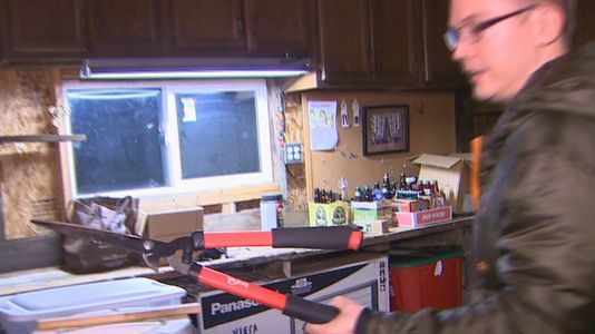 Seattle homeowner fights off burglar with garden shears | kgw.com