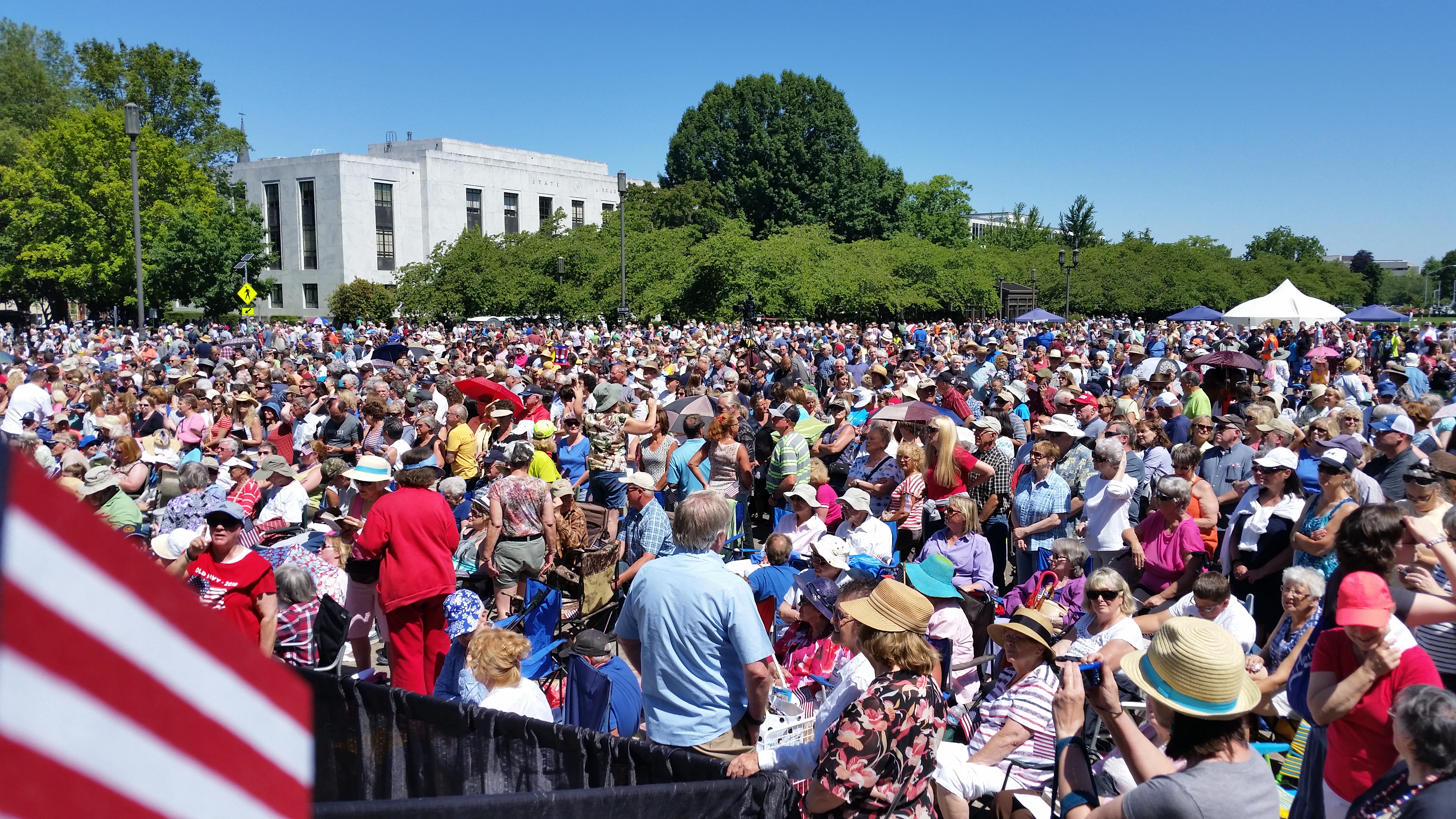 Franklin Graham prayer rally at Oregon State Capitol draws thousands ...