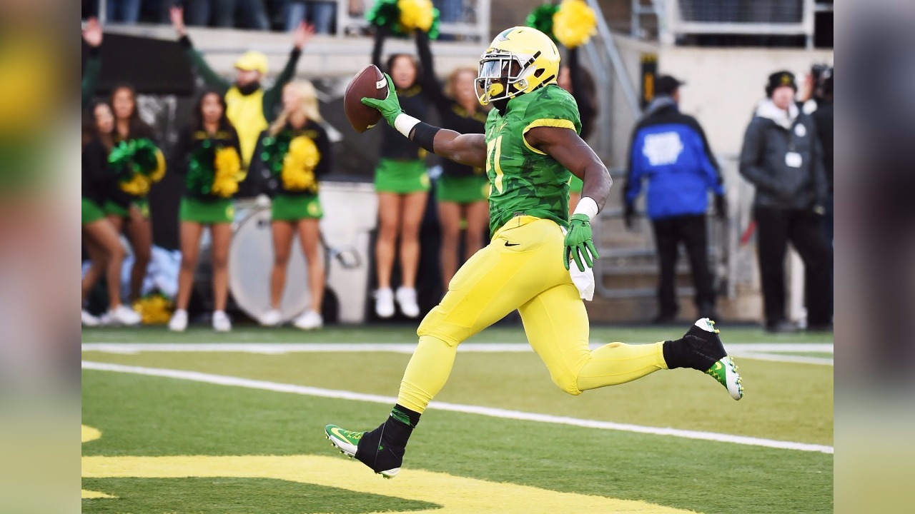 Freeman runs for 4 TDs and Oregon beats Southern Utah 77-21 | kgw.com