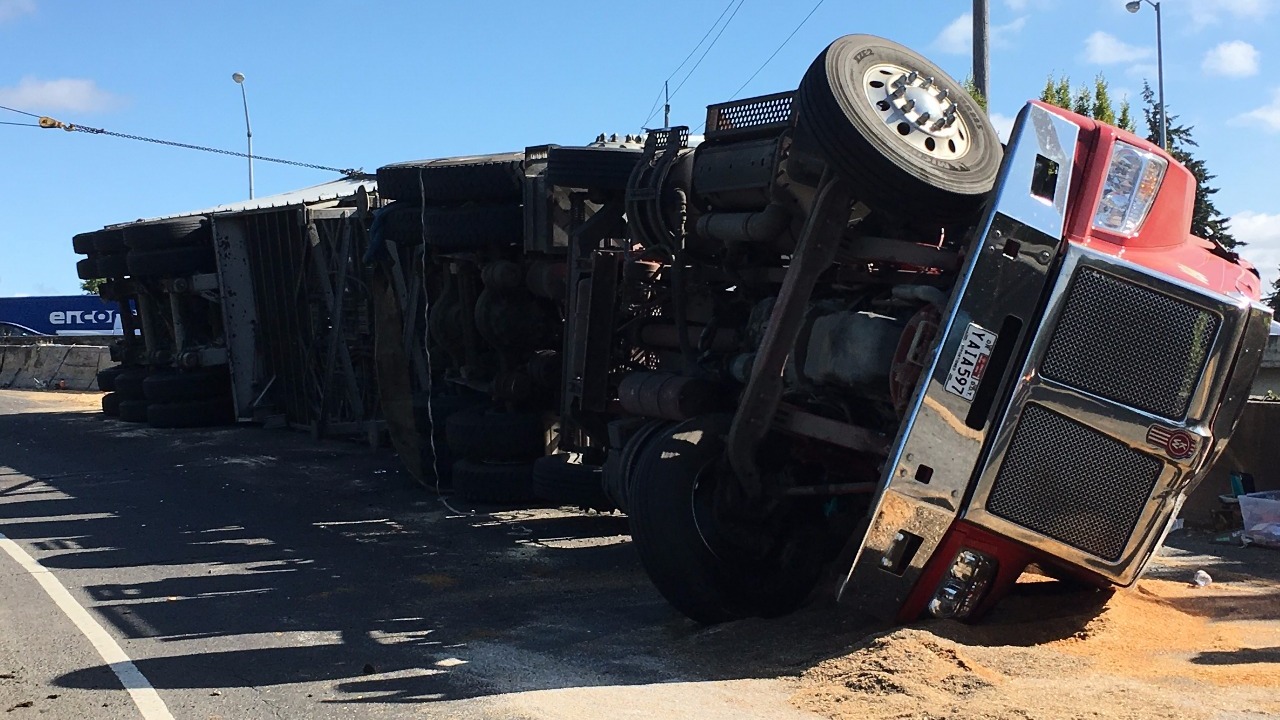 Semi tips over on Highway 22 off-ramp in Salem | kgw.com