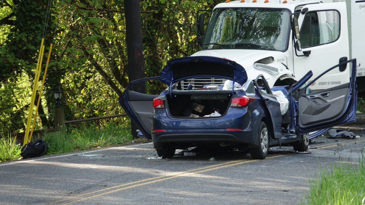 Three people injured in Portland head-on crash | kgw.com