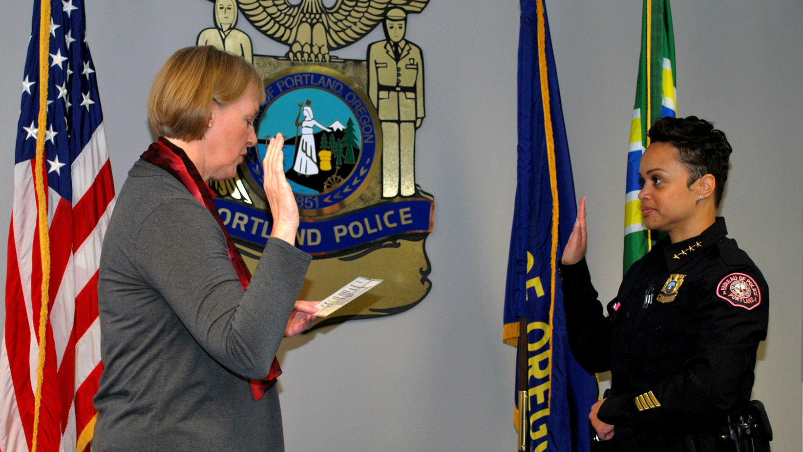 Outlaw sworn in as Portland police chief | kgw.com
